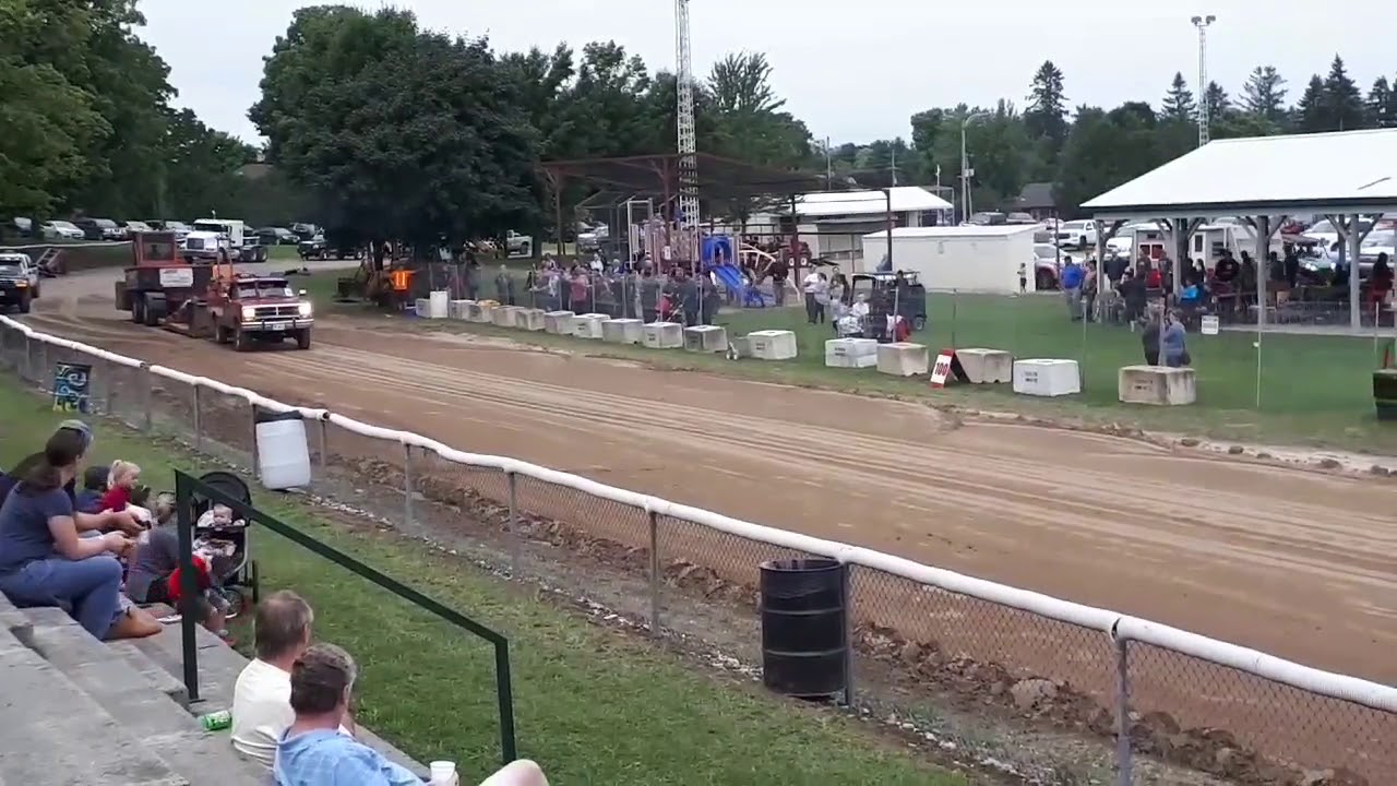 First gen Cummins truck pull p pumped 24V - YouTube
