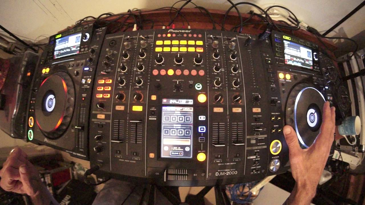 DJ MIXING DEMONSTRATION ON THE ECHO DROP - YouTube