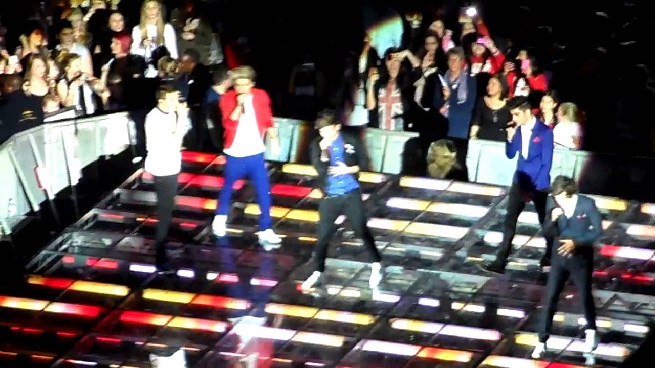 One Direction - Teenage kicks | O2 Arena, London - YouTube
