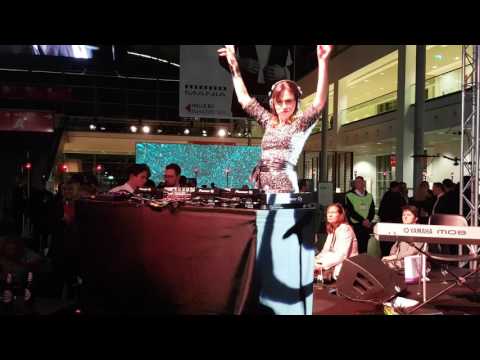 DJane Alegra Cole auf einer Messeparty in München