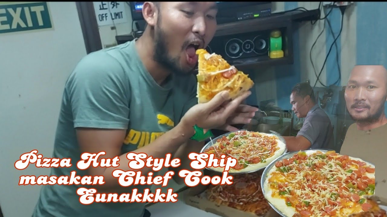 Captain and Chief Cook masak pizza hut style ship - YouTube