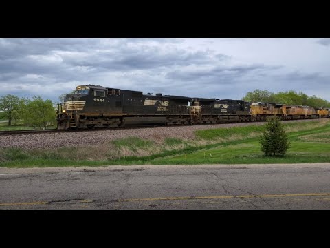 5/15/2022 UP NB at Clyman,WI NS 9944, NS 9887, UP 8706, UP 7830, UP 5341, UP 2238 - YouTube