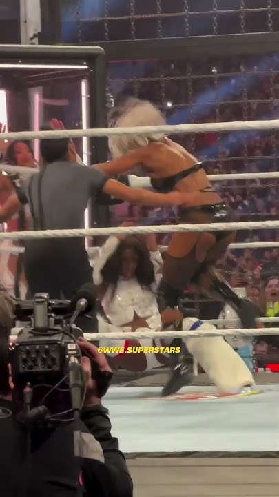 Jade Cargill Returns at WWE Elimination Chamber and attack Naomi - YouTube