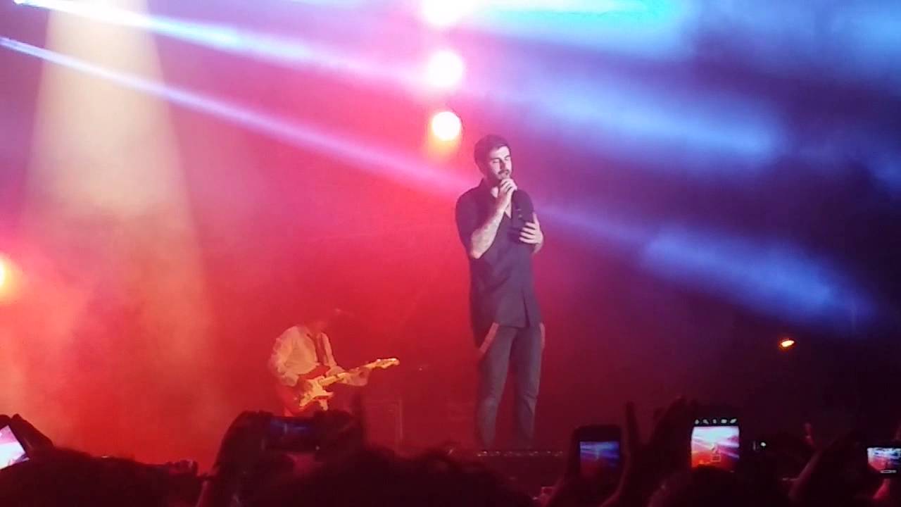 Melendi - SaraLuna (Cuartel de Artilleria Murcia) - YouTube