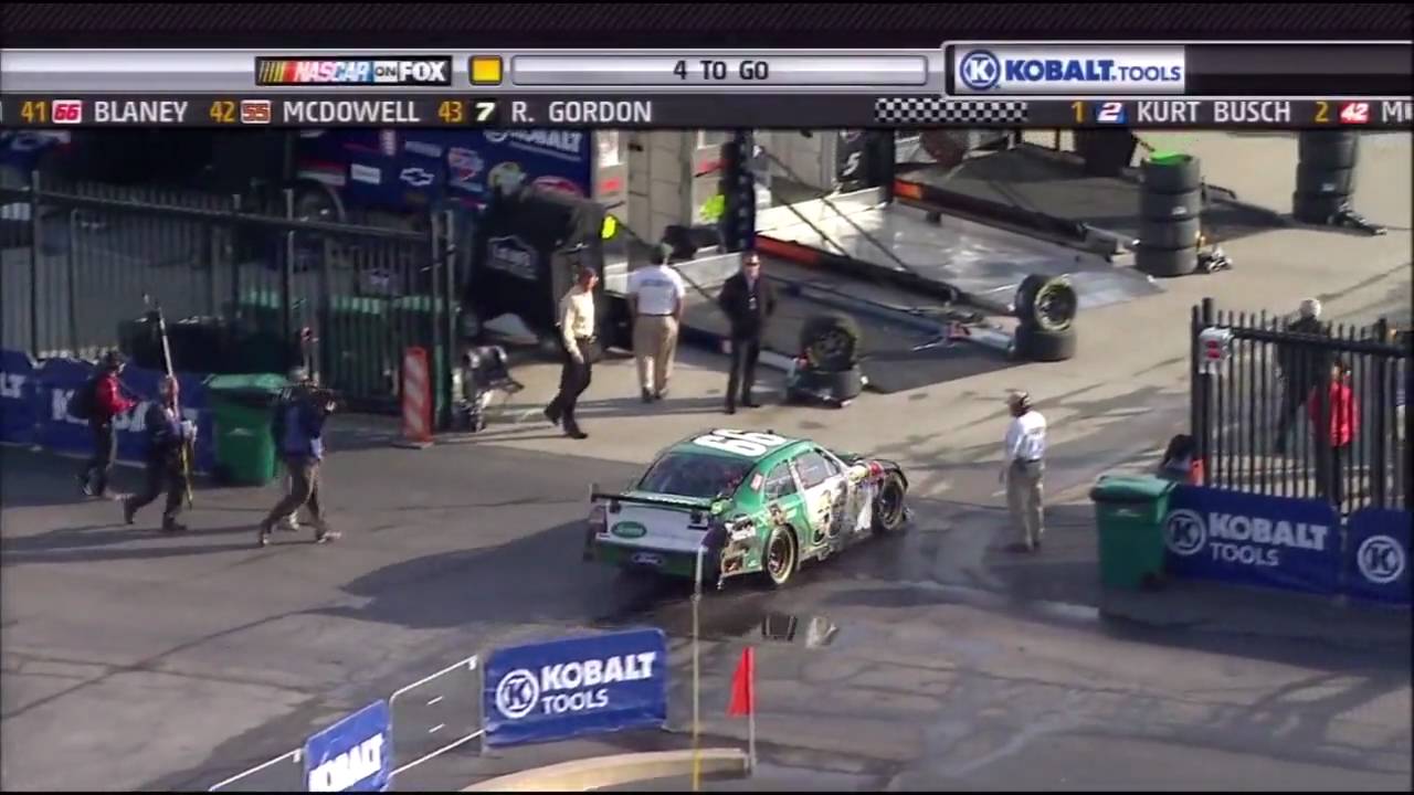 2010 NASCAR Atlanta Carl Edwards vs Brad Keselowski (Part 2) - YouTube