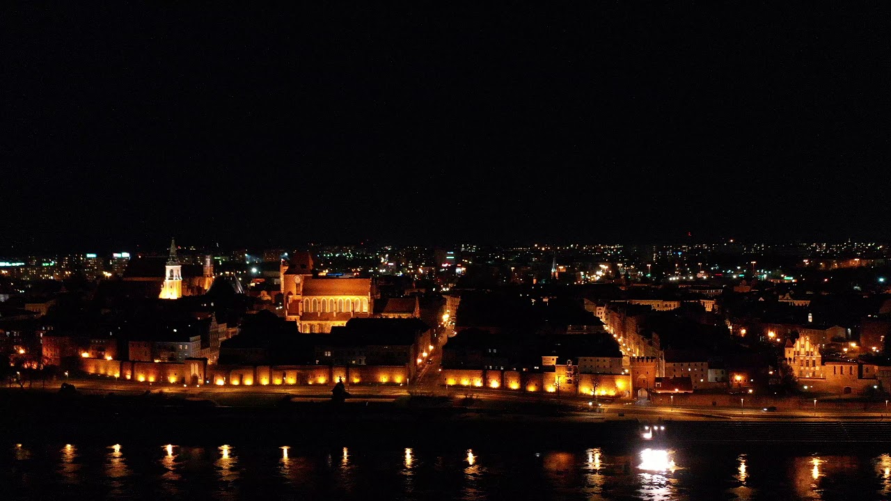 NOCNA PANORAMA TORUNIA Z DRONA - YouTube
