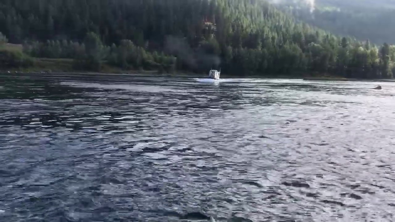 The Maria hauling a raft of booms down the Columbia - YouTube