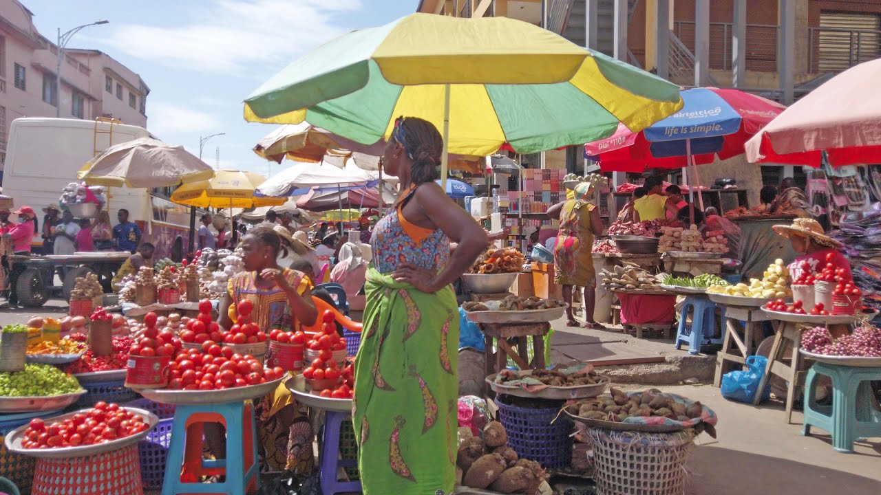 LOCAL BUSY STREET MARKET IN GHANA ACCRA, AFRICA - YouTube