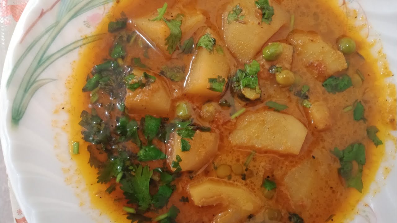 How to make aaluoo muttor ka salan. Easy Desi salan recipe for ...