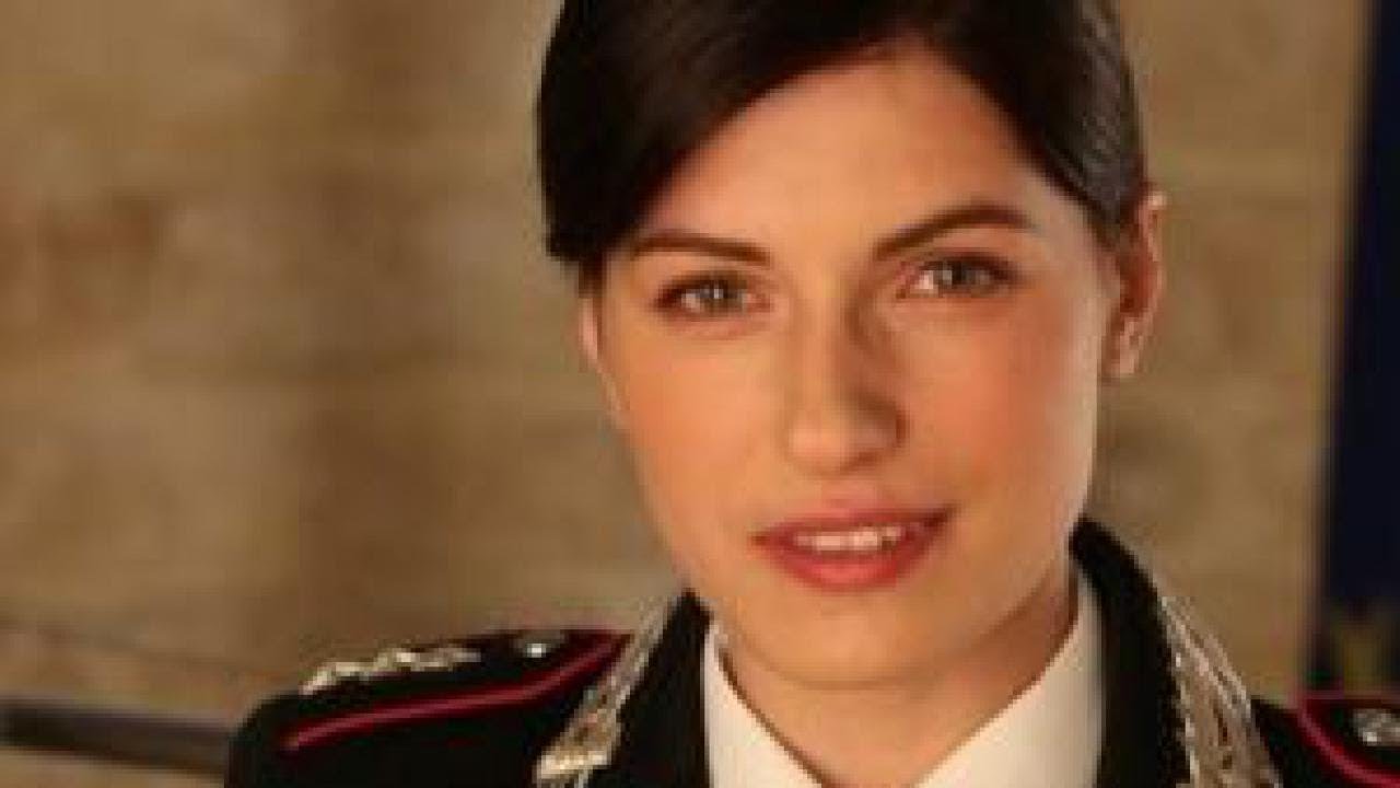 Don Matteo 11, penultima puntata: Anna si dichiara a Marco? - YouTube