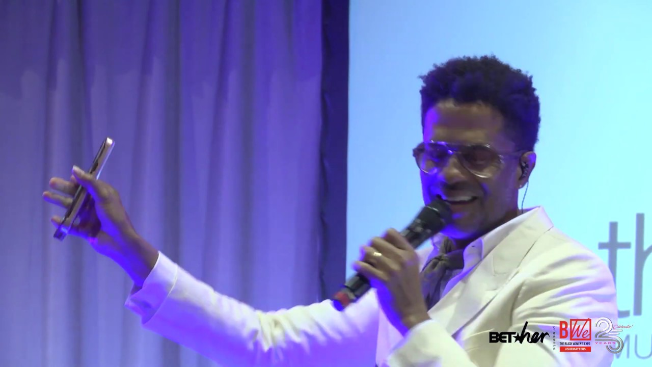 Eric Benet Hits The Stage at The Black Women's Expo Chicago! - YouTube