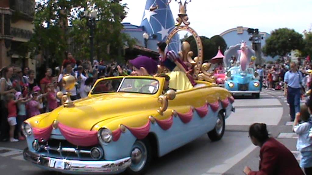 16.06.2013 - Parade Disney Studio Paris - YouTube