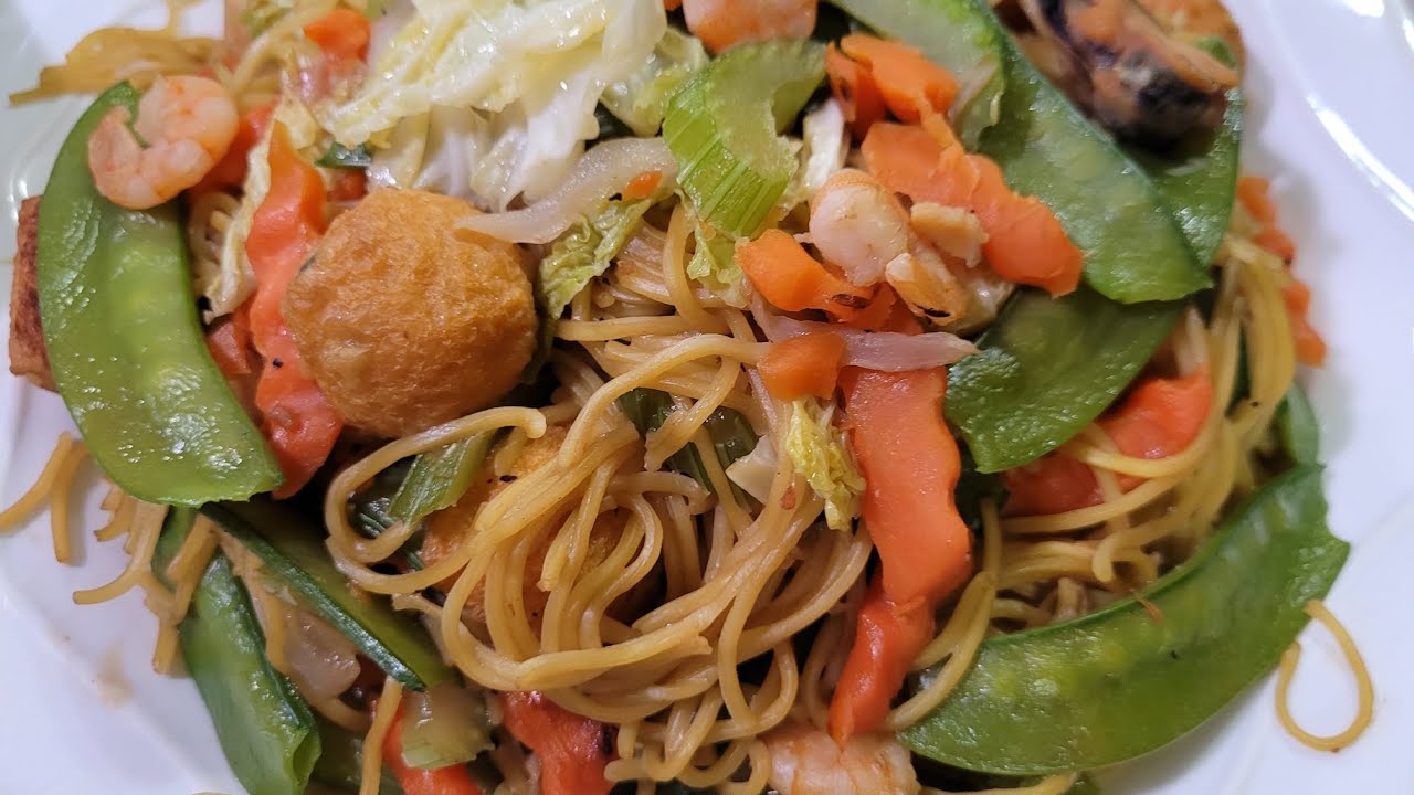 my seafood pancit canton 😋 - YouTube