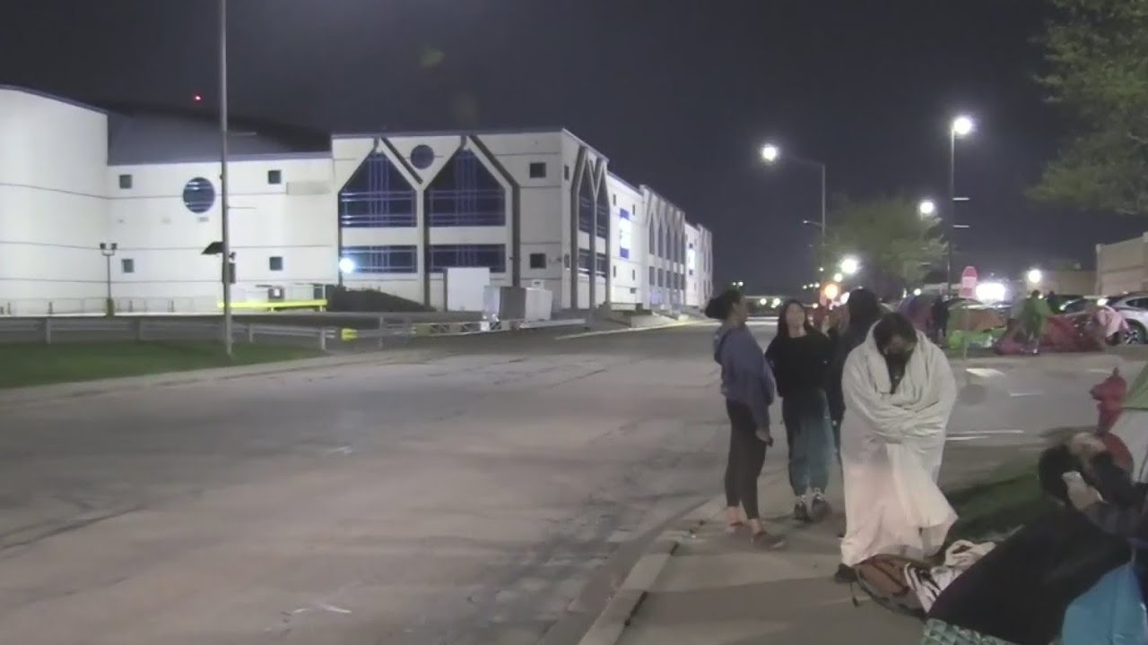 Fans line up outside Allstate Arena for Suga - YouTube