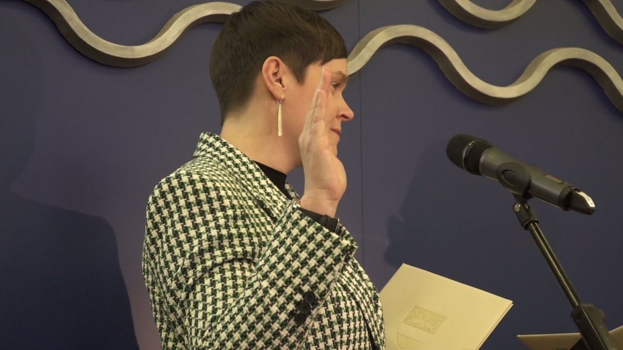 Eva-Maria Kröger ist neue Oberbürgermeisterin von Rostock - YouTube