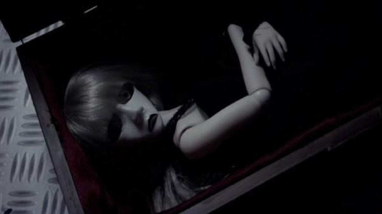 No te duermas vuelo 7500 - Lady Macabre - YouTube