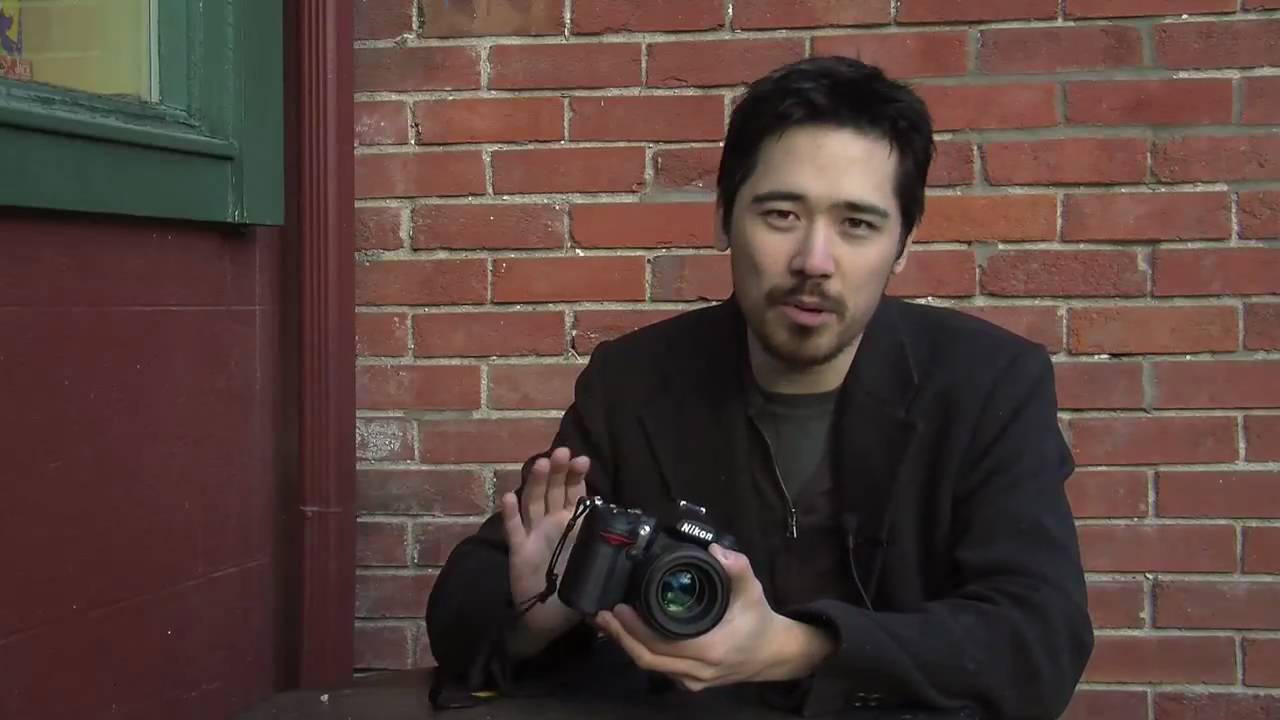 Nikon D7000 Hands-On with Low Light Footage