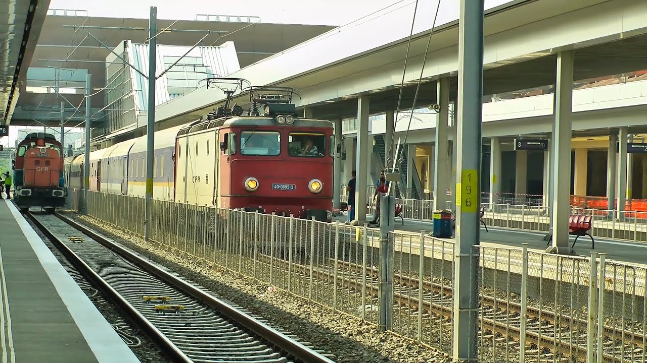 EA40-0695-3 Soseste/Arriving in Gara Arad Station cu/with IR1821 ...