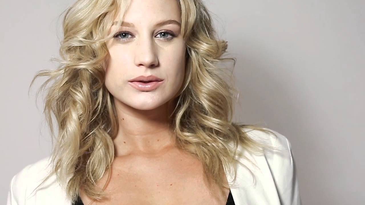 EMILEE PEER - Wilhelmina Models - YouTube