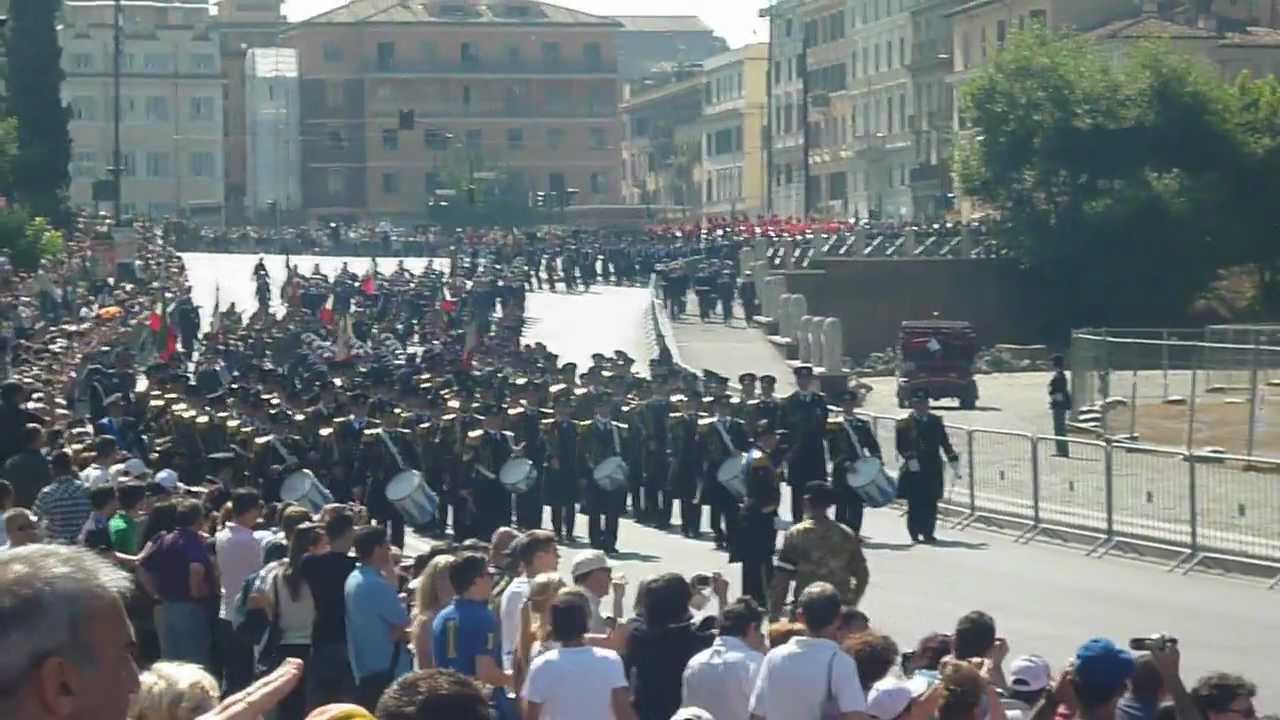 Military Parade : Italian Army in Rome : June 2012 - YouTube