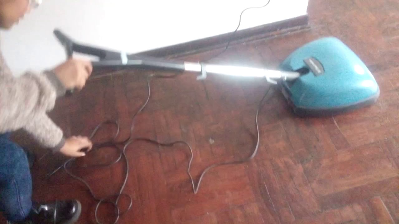 Encerar piso de parquet facilmente - YouTube