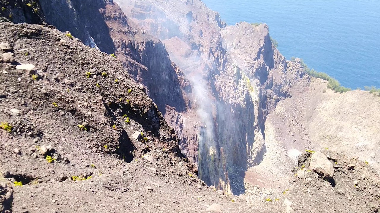 Pesona Nusantara kawah Gunungapi Iya Ende-NTT || the crater of Iya ...
