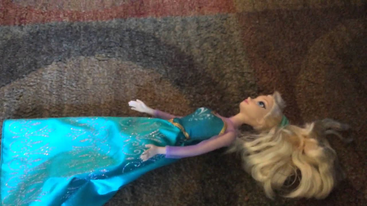 Elsa breaks her leg - YouTube