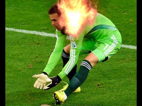 Россия Черногория фаер Акинфеев файер Flare Akinfeev попали фаером кинули голову Акинфееву gardien
