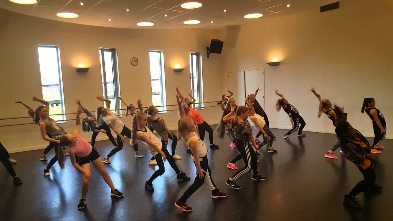 In2dance workshop Dancehall van Kanvie Winter - YouTube