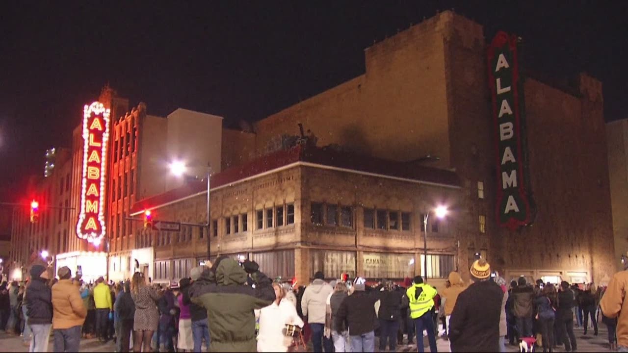 Alabama theater sign unveiled - YouTube