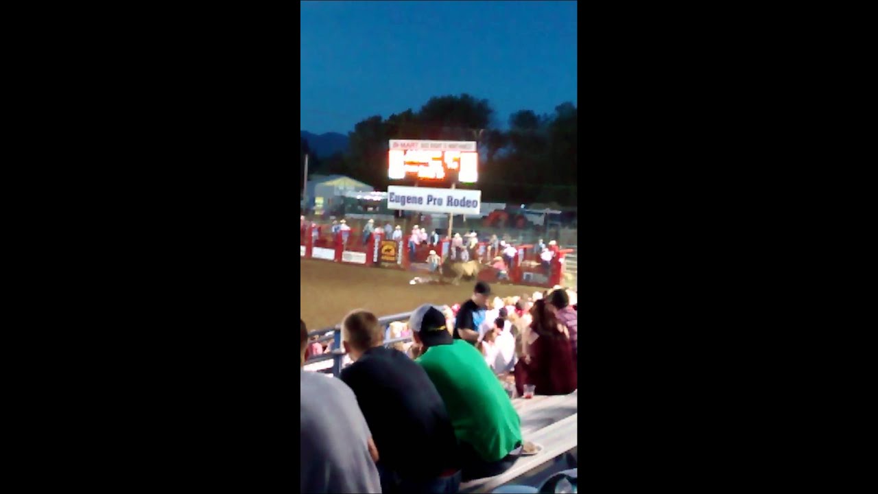 Bull riding accident - YouTube
