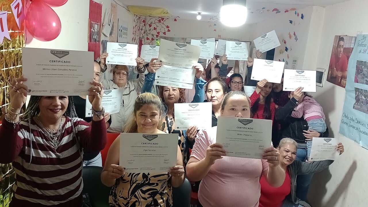 Certificados: ¡Felicitaciones a las alumnas! - YouTube
