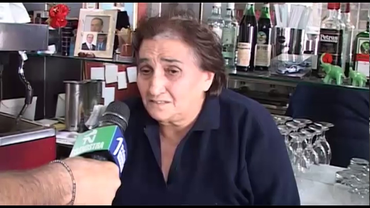 Addio Don Domenico, il lutto della frazione di bellizzi - YouTube