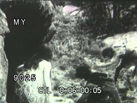 Cavemen Makes a Weapon, Cavemen Battle - YouTube