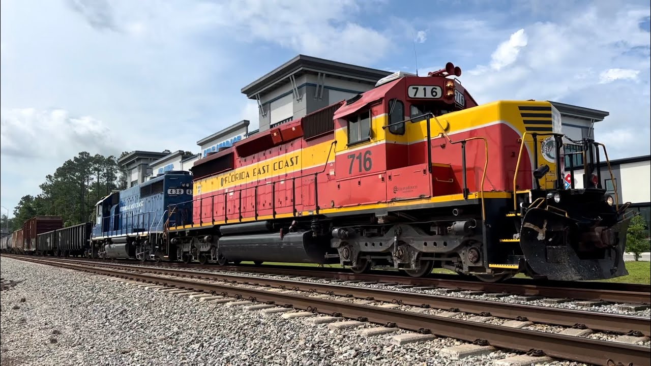 Champion Paint FEC EMD SD40-2 716 Leads Train 204 at Bayard - YouTube