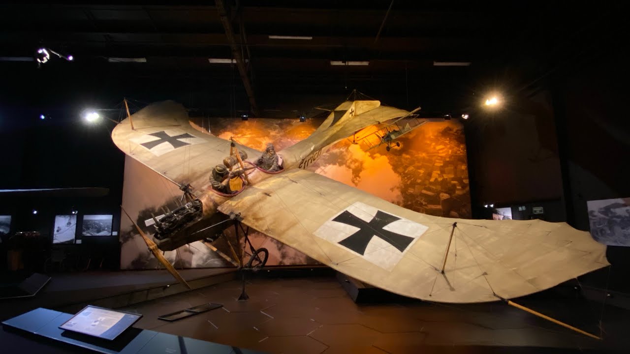Peter Jackson's collection of WWI Fighter Aircraft at Omaka Aviation ...