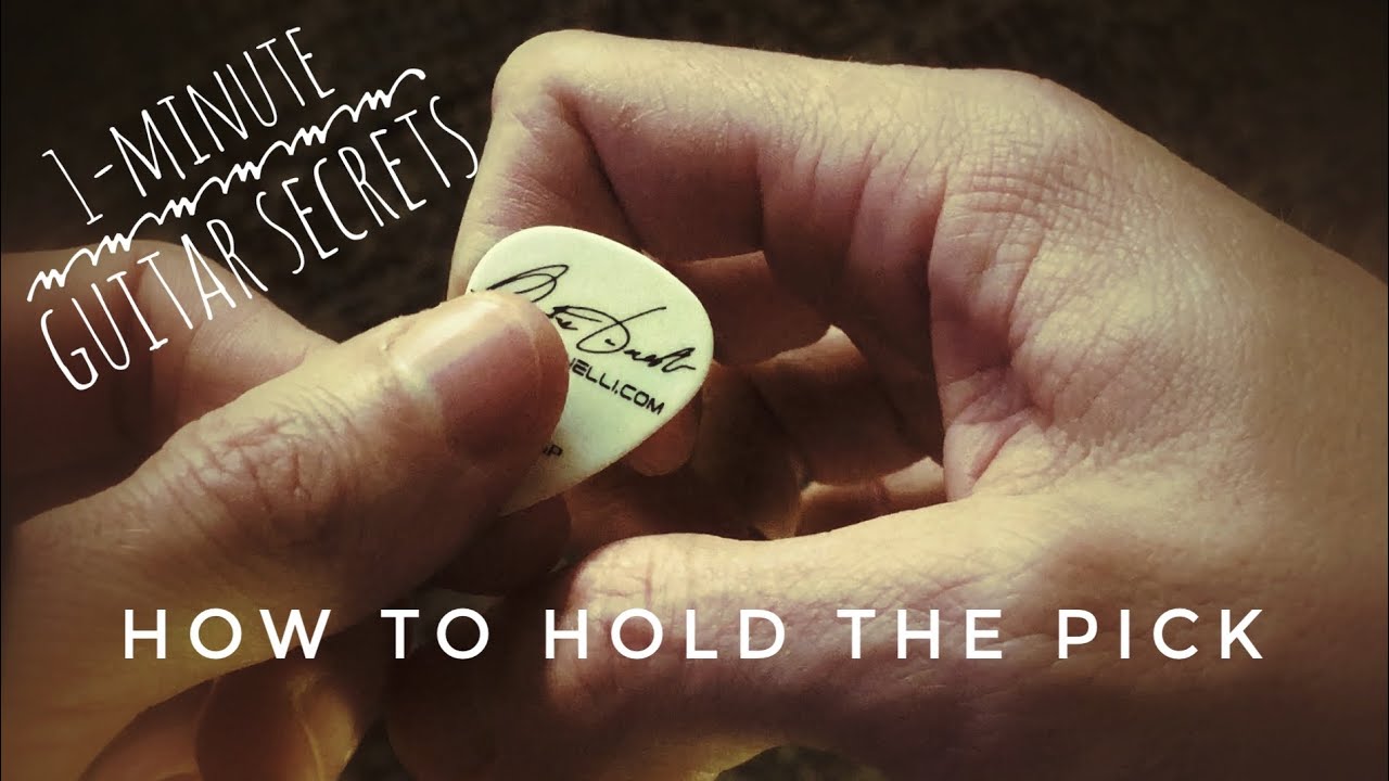 How to Hold a Guitar Pick - 1-Minute Guitar Secrets #4 - YouTube
