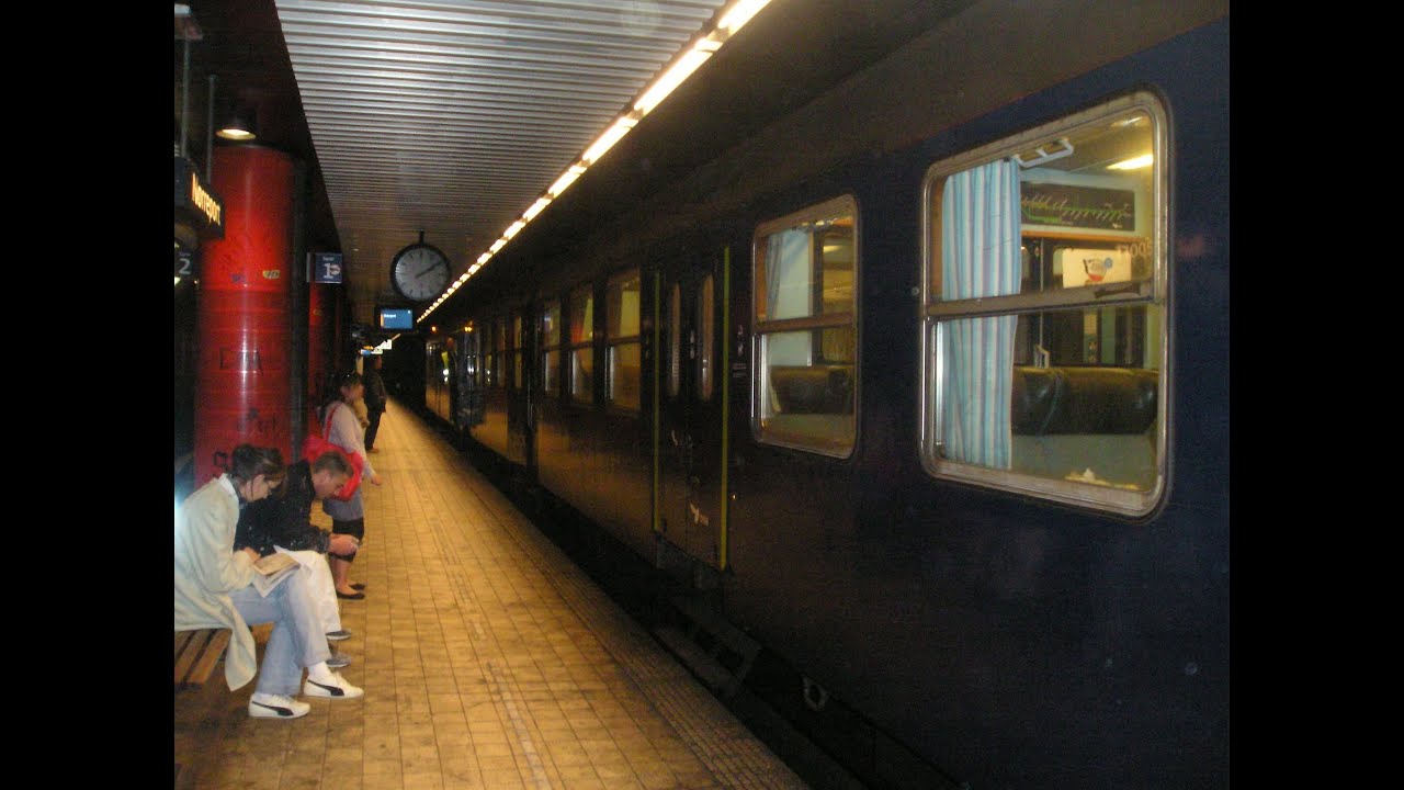 Valby station en mørk morgen - YouTube