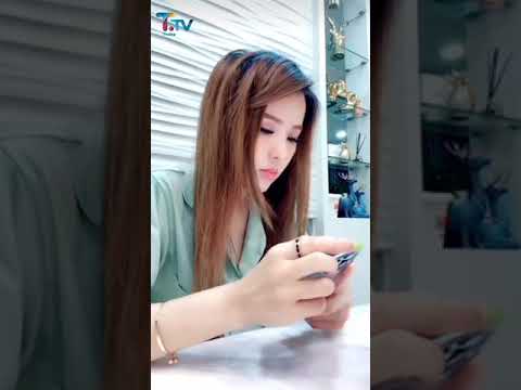 memek china Tembem pamer paha mulus sambil megang anu