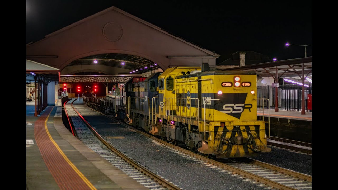 Long end leading T386 with VR T's 395 and 364 at Ballarat with 9166 ...