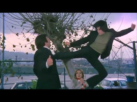 Ferit, Saim Bey'in Adamlarını Haşat Ediyor (Bizim Aile)