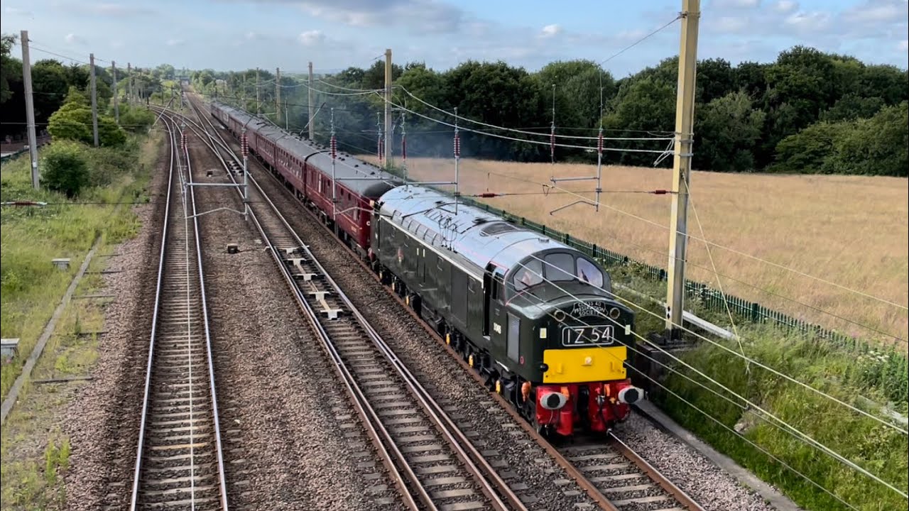 Class 40 THUNDERS by on WCML - YouTube