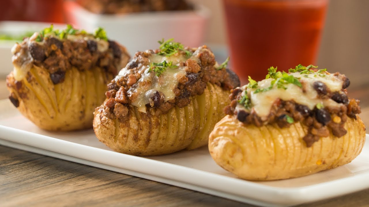 Papas Rellenas de Chili con Tocino | Papa al horno - YouTube