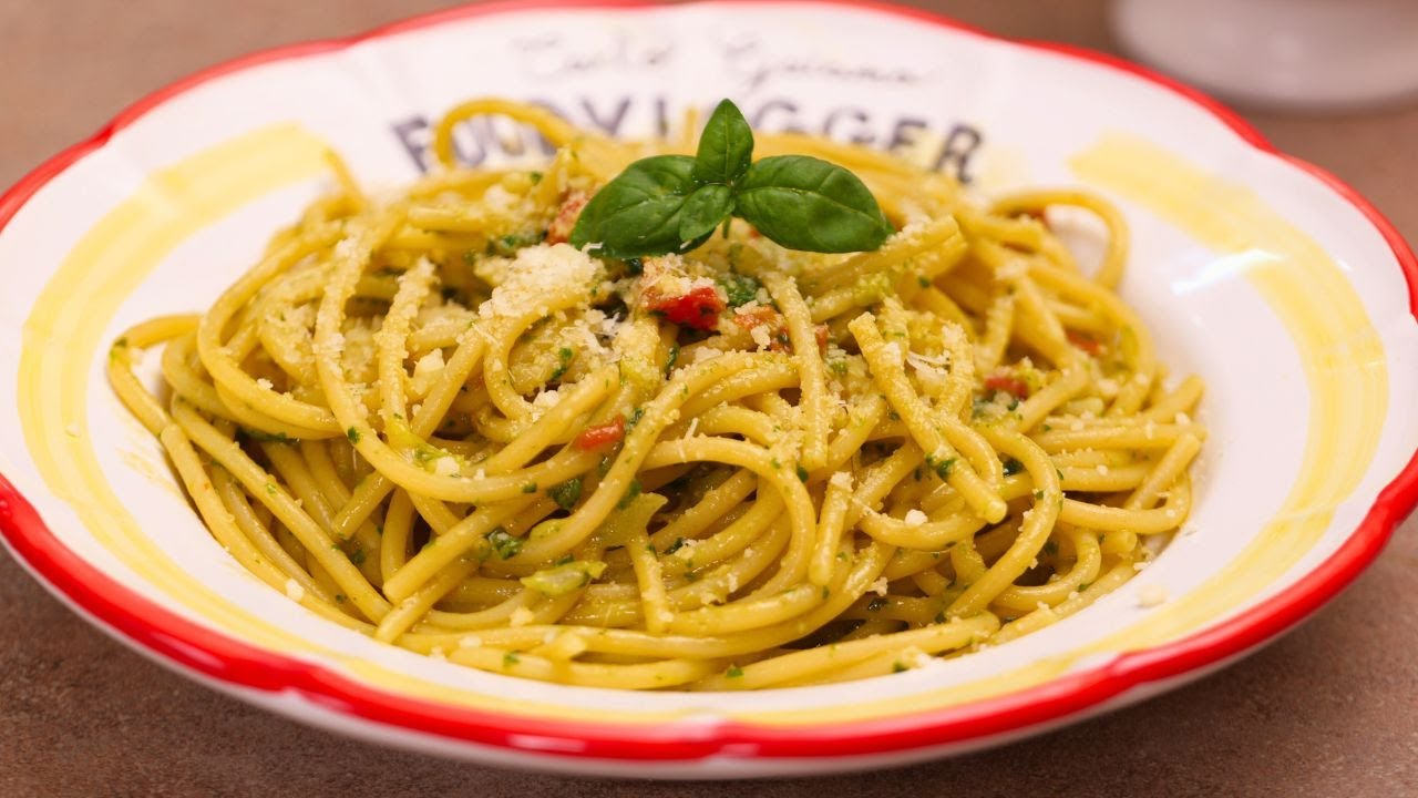 SPAGHETTI CREMA DI BASILICO E POMODORINI ROSSI E GIALLI - YouTube