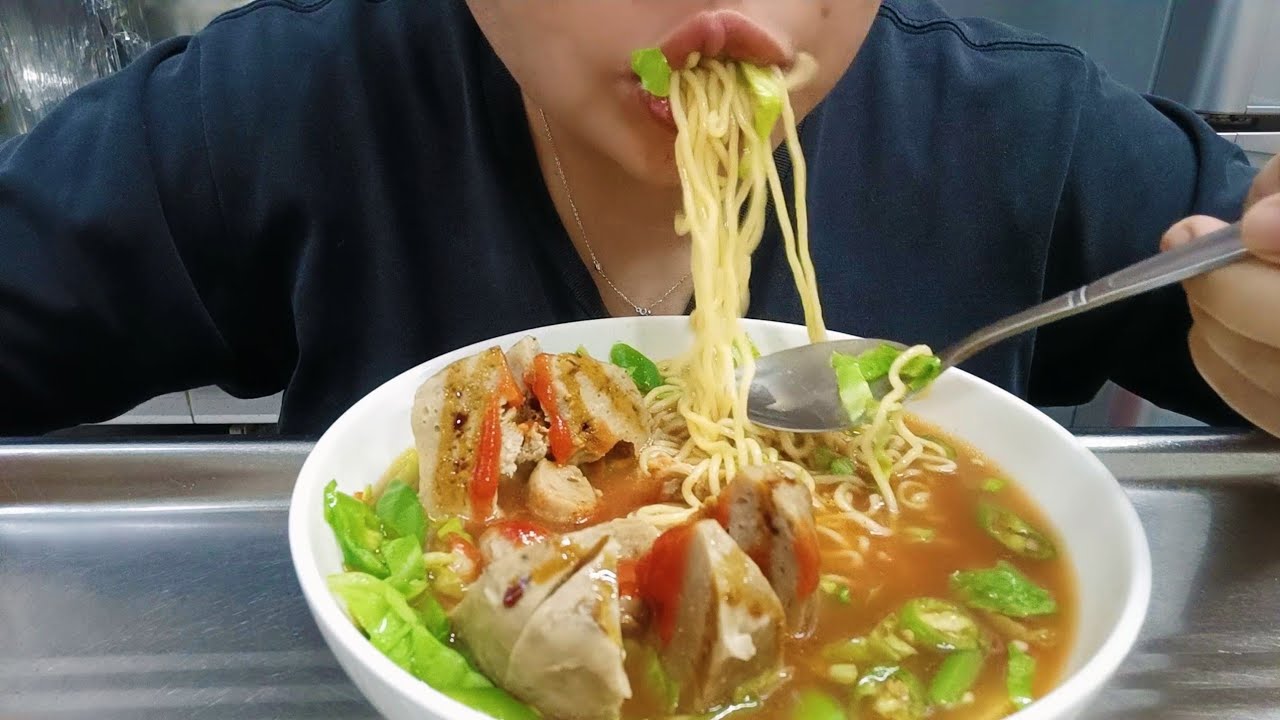 mukbang// baso isi baso kecil campur sayur mentah kol cabe ijo mie ...