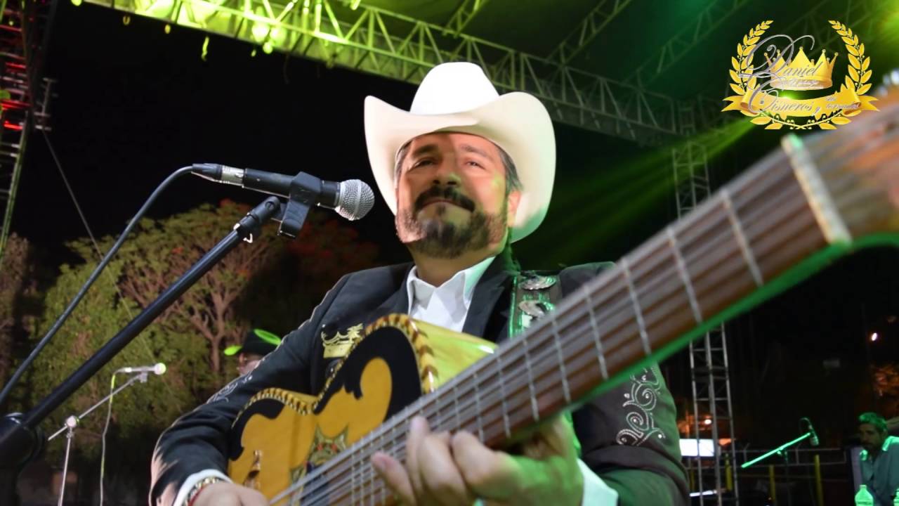 DANIEL CISNEROS y SUS TORNADOS - MAS PIENSO EN TI (ExpoGan 2016) - YouTube