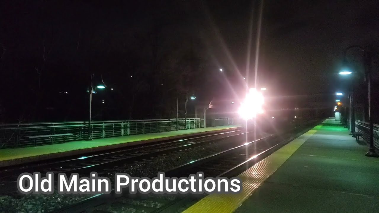CSX M421 dashes through Dorsey Station with Soo line hopper - YouTube