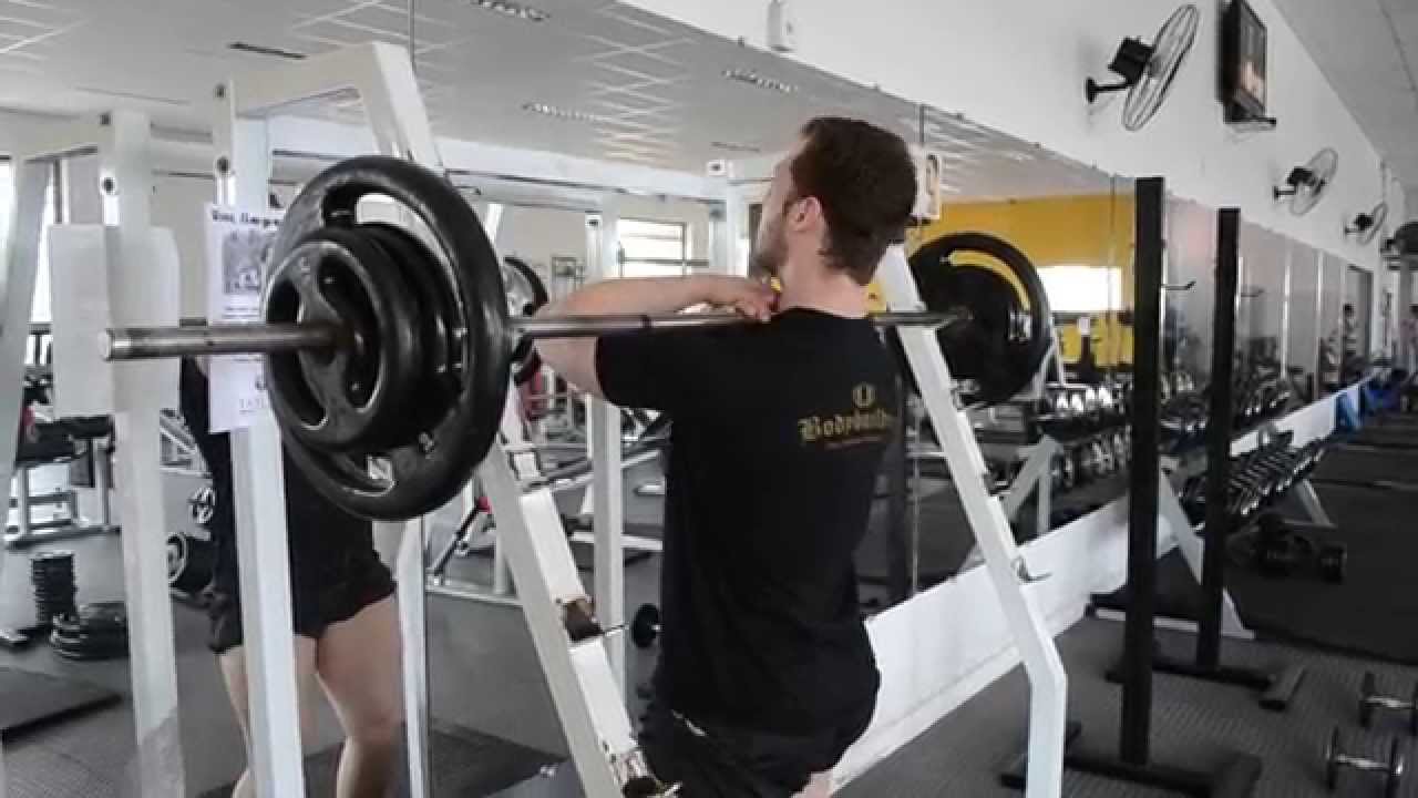 Agachamento frontal com barra / Front barbel Squat - YouTube