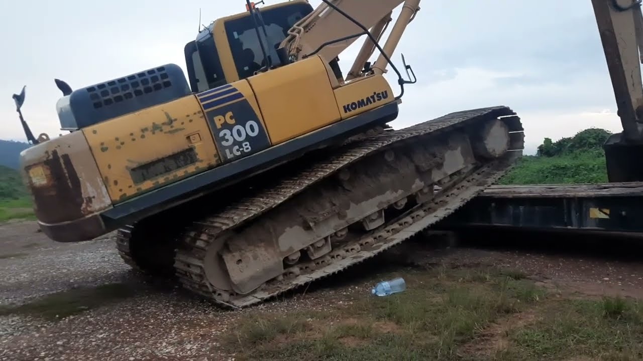 SCANIA 143 V8 BERSAMA EXCAVATOR KOMATSU PC300 - YouTube