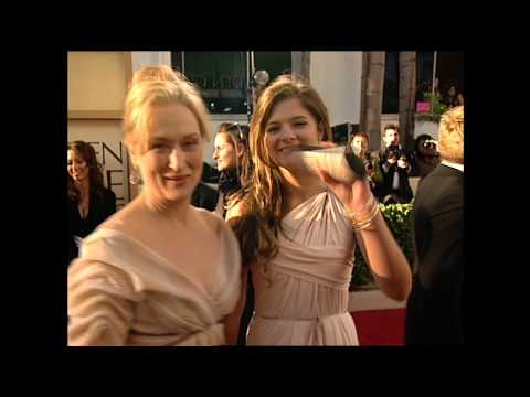 Meryl Streep Fashion Snapshot Golden Globes 2007 - YouTube